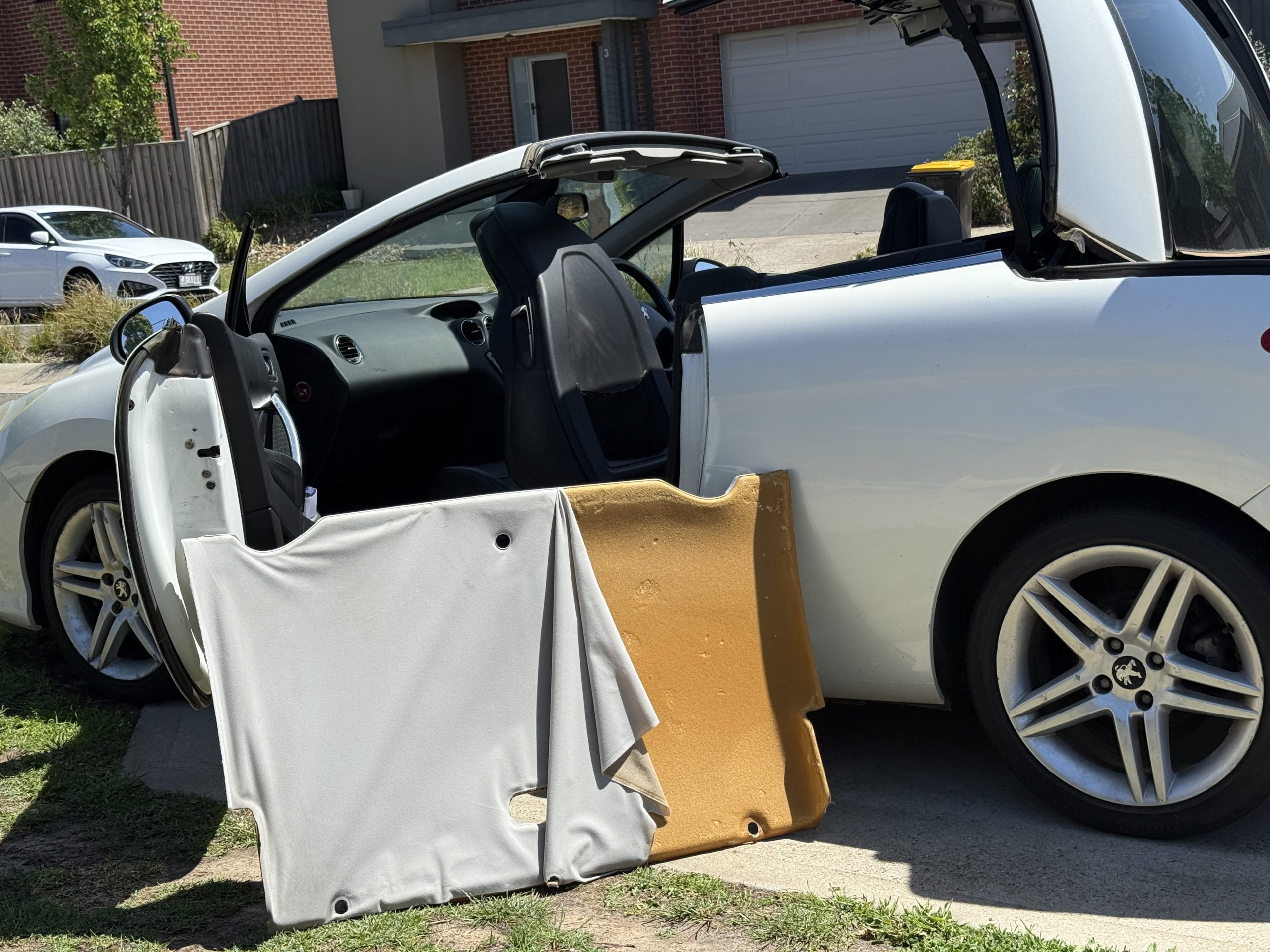 Roof Lining Sagging Geelong: Why It Happens After Road Trips